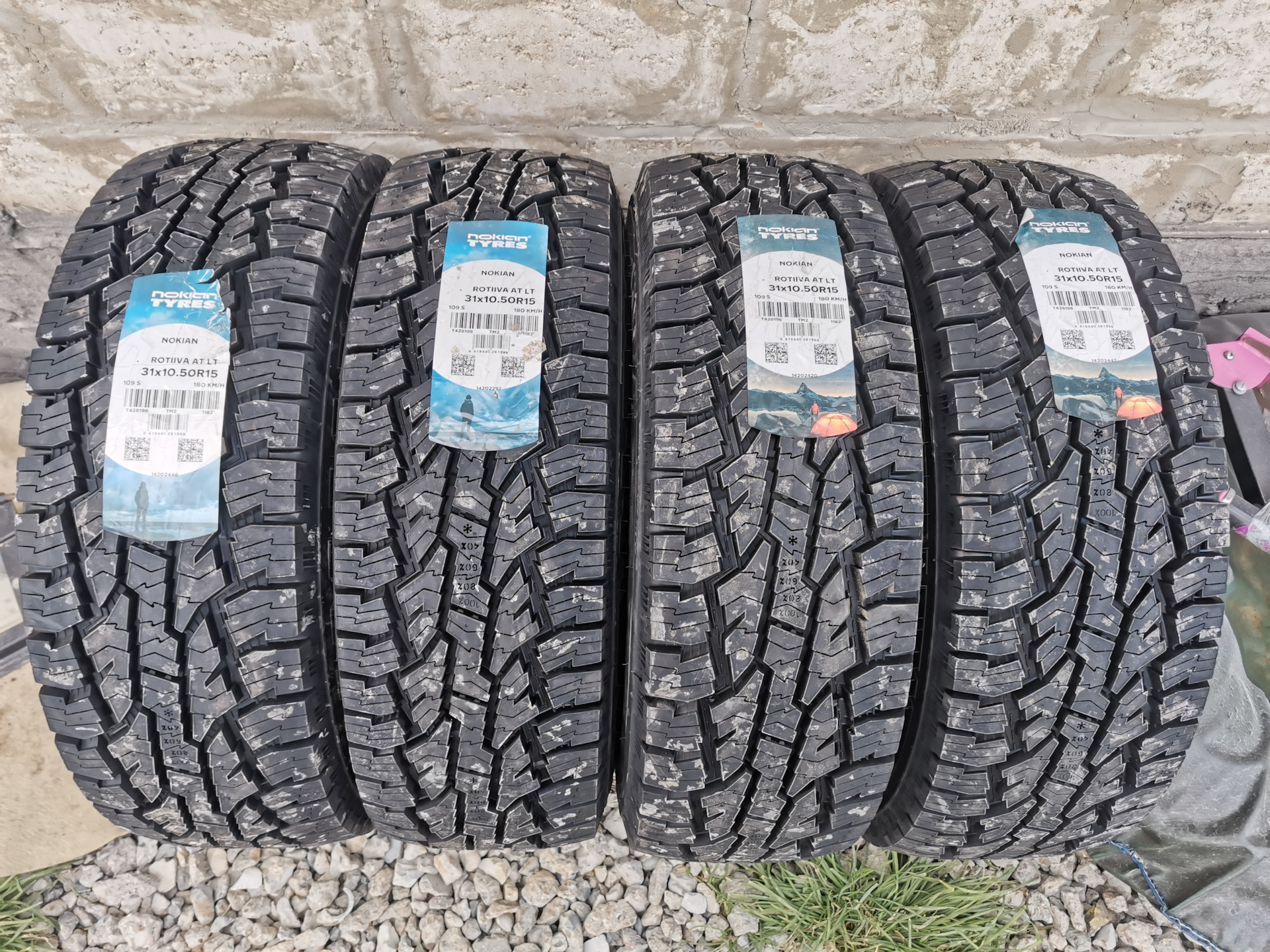 Nokian Rotiiva AT LT 31x10.5 R15 — Mitsubishi Pajero (2G), 3,5 л, 1997 ...