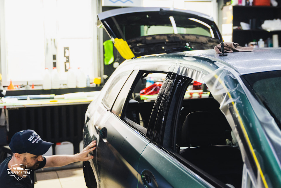 Оклейка BMW 5 (G31) плёнкой TeckWrap Pine Green | Защита матовым ...