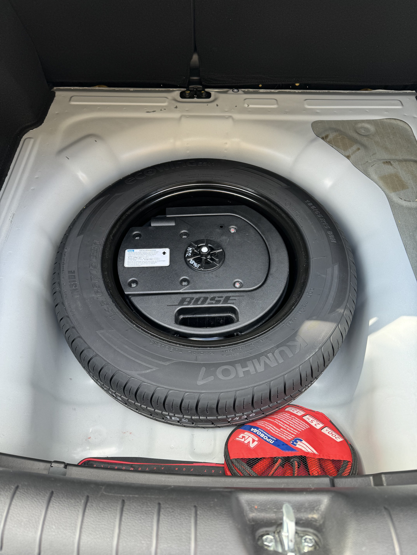 Сабвуфер BOSE в запасное колесо — Hyundai Solaris (2G), 1,6 л, 2018 ...