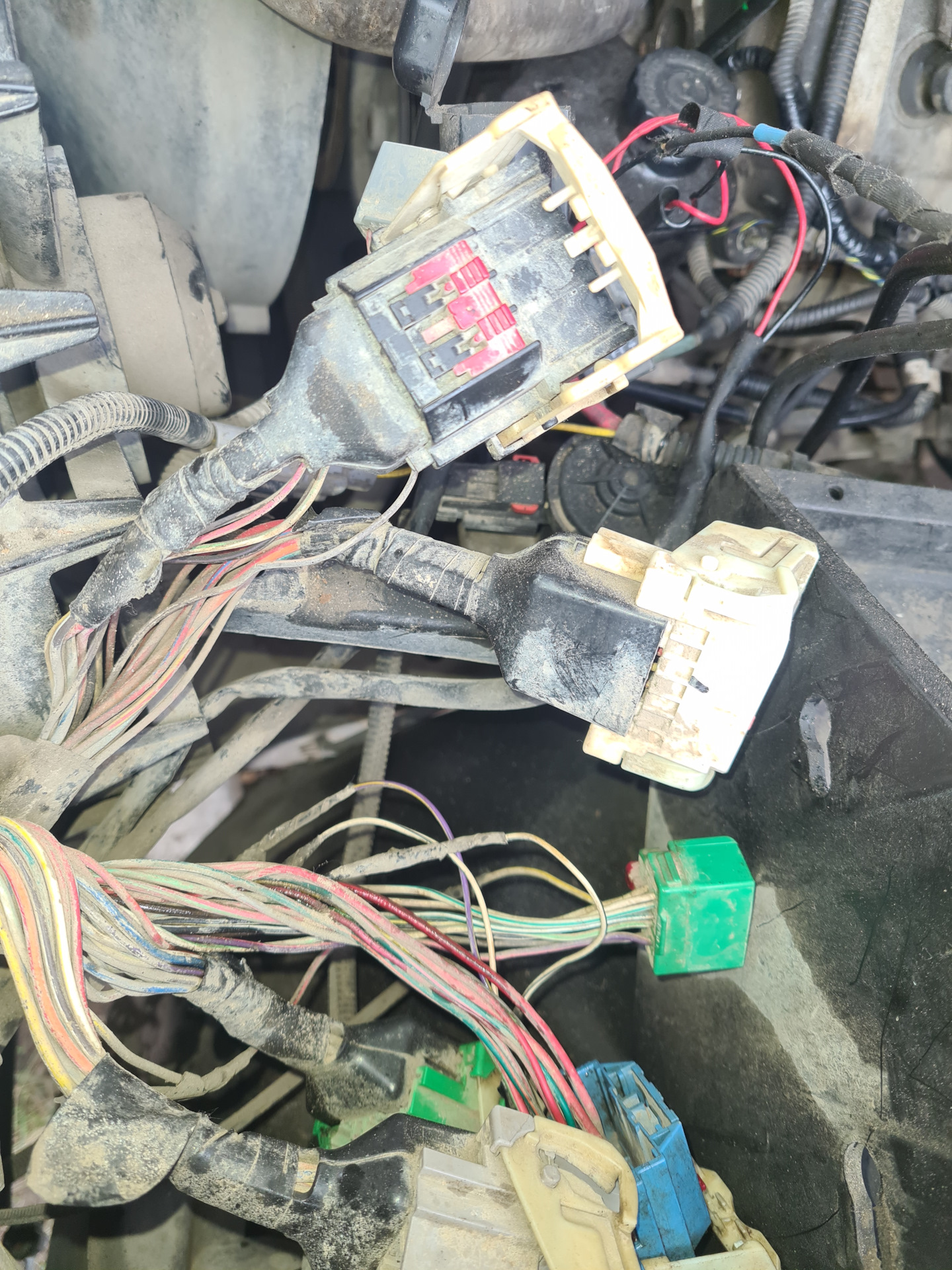 Устранение косяка по габаритам — Dodge Ram, 5,7 л, 2005 года ...