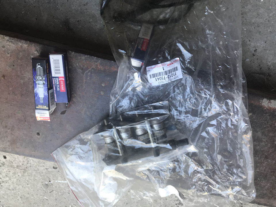 1121375041 Комплект прокладок, крышка головки цилиндра TOYOTA LEXUS ...