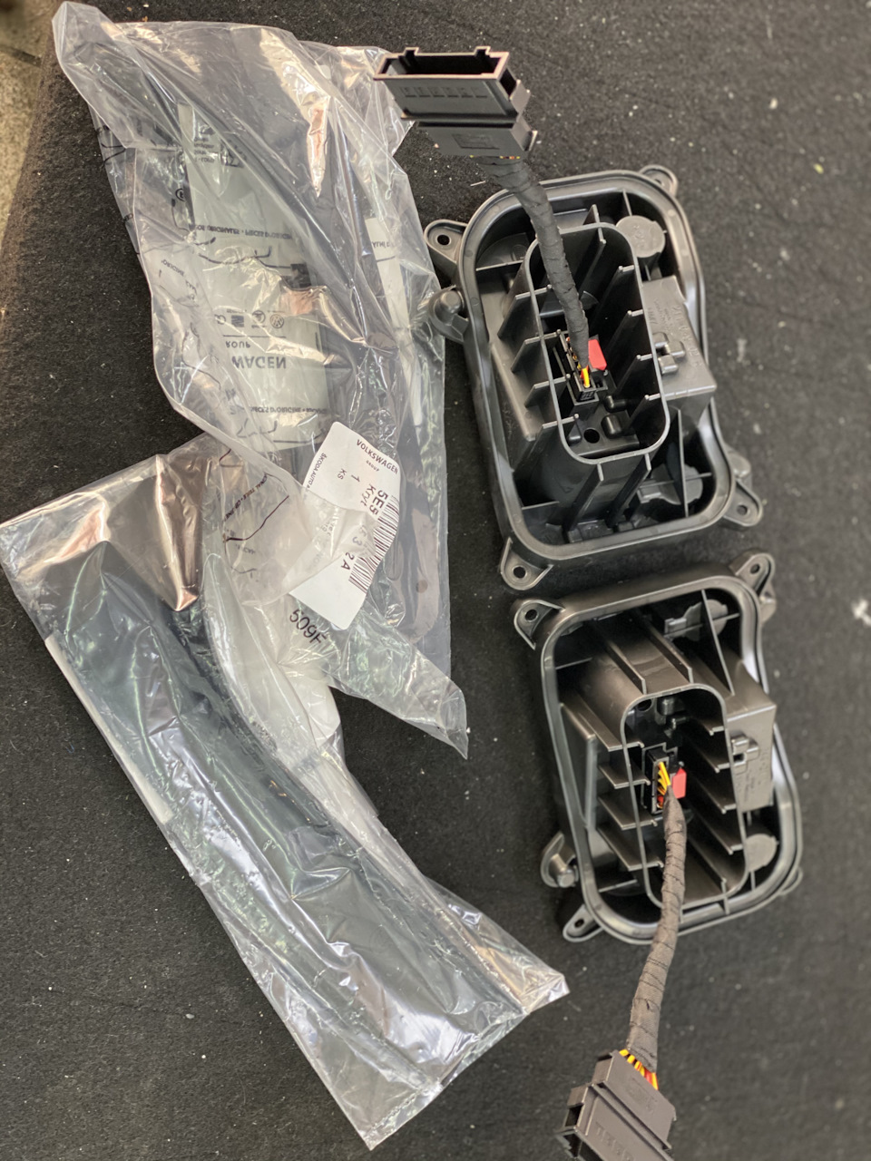 5E5945232 Опора лампы VAG | Запчасти на DRIVE2