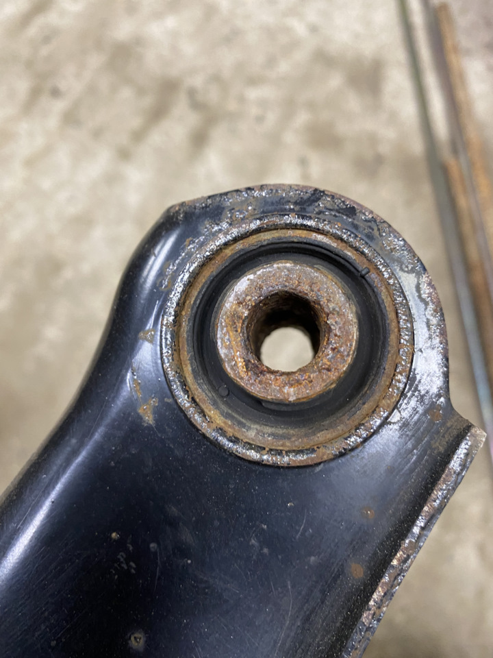 4113A125 Рычаг задней подвески в сборе, нижний Mitsubishi | Запчасти на ...