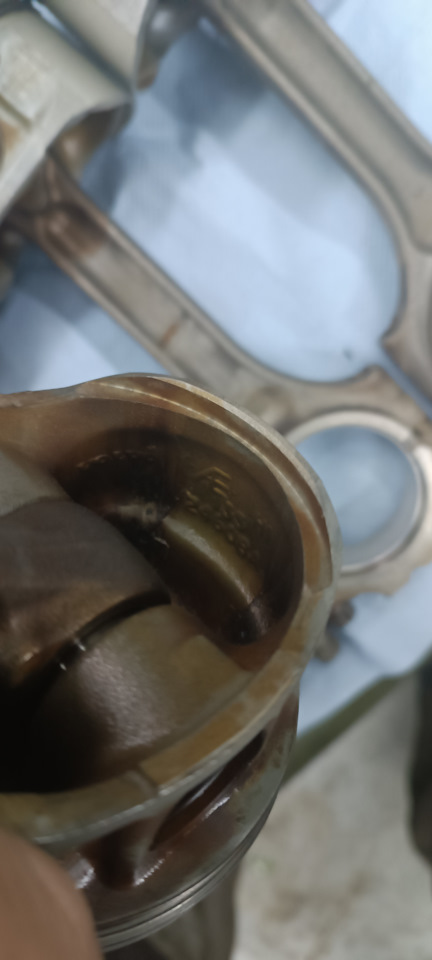 Комплект шатунов и поршней на Volvo 850, Volvo S70, Volvo S60 (1G ...