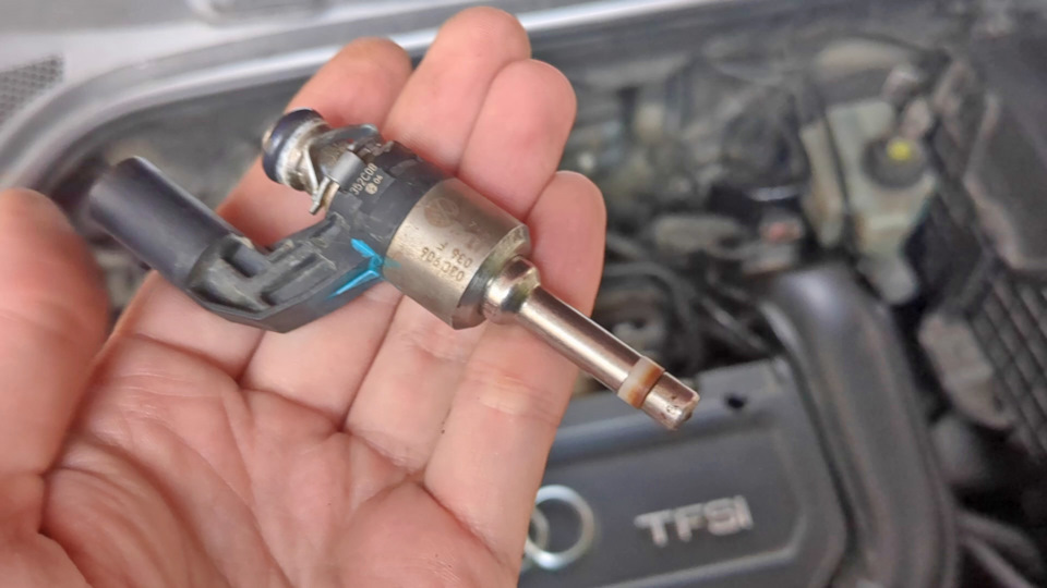 Замена топливных форсунок Audi A3 1.4 TFSI (Skoda / VW) из-за пропусков ...