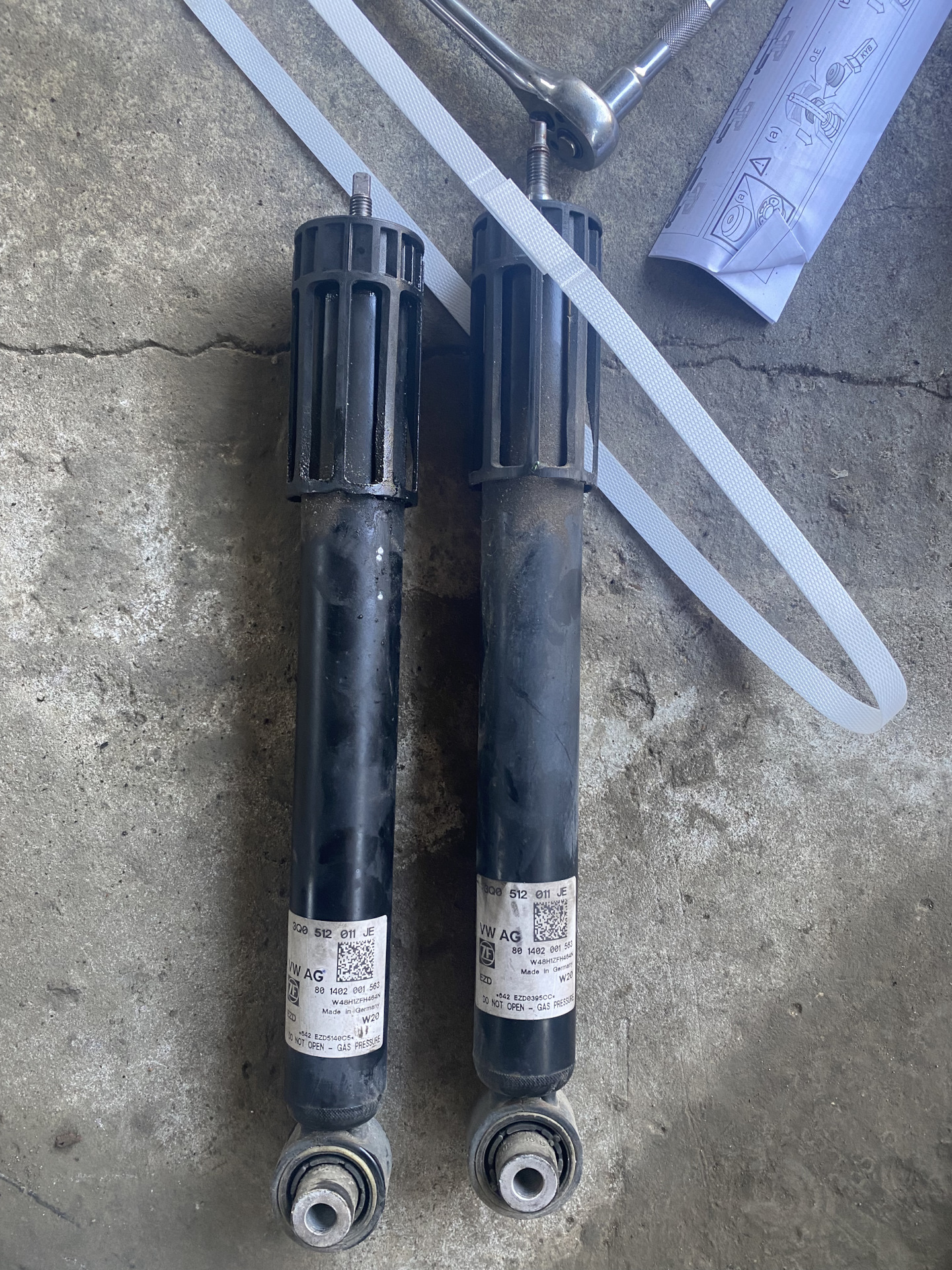 Задние амортизаторы) — Volkswagen Passat B8, 1,4 л, 2015 года ...