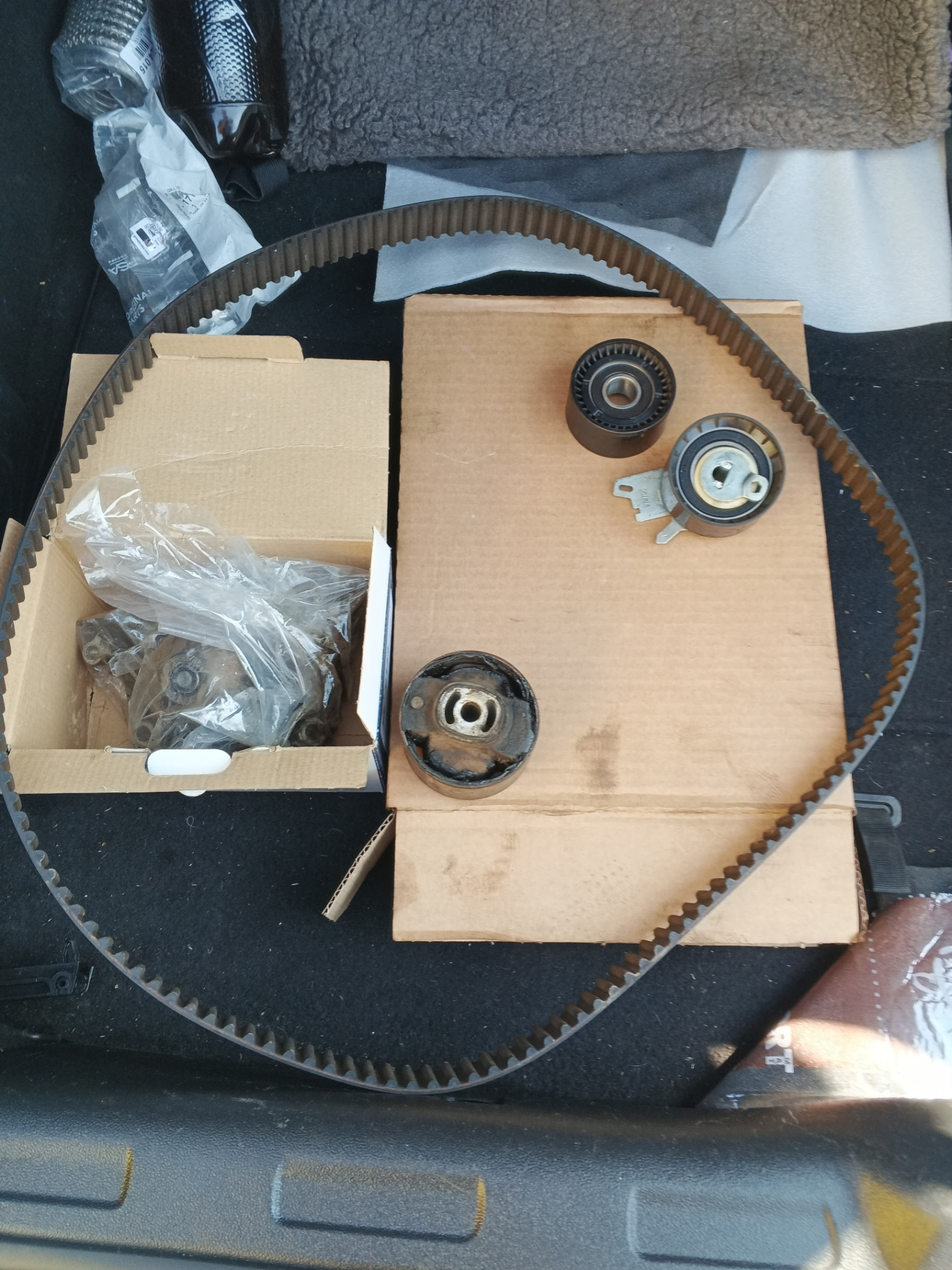 Замена ремня ГРМ и насоса охлаждающей жидкости — Citroen C5 (2G), 2 л ...