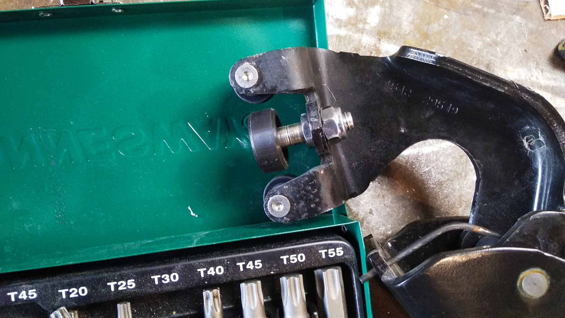 Замена роликов сдвижной двери. — Citroen Jumpy (2G), 2 л, 2015 года ...