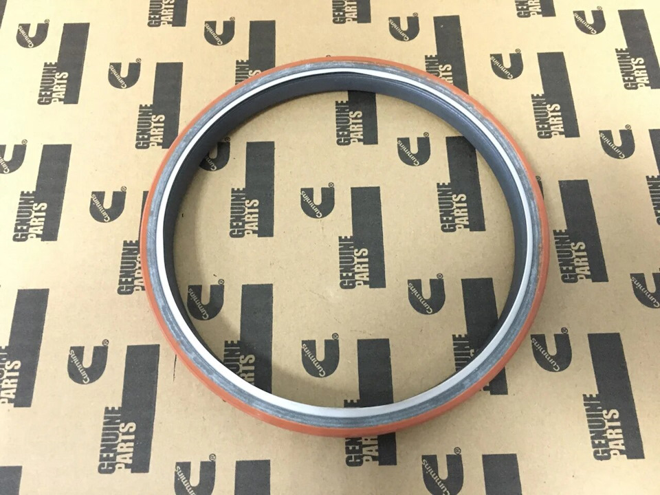 Сальник коленвала задний с ремонтной втулкой Cummins ISBe 3926126 ...