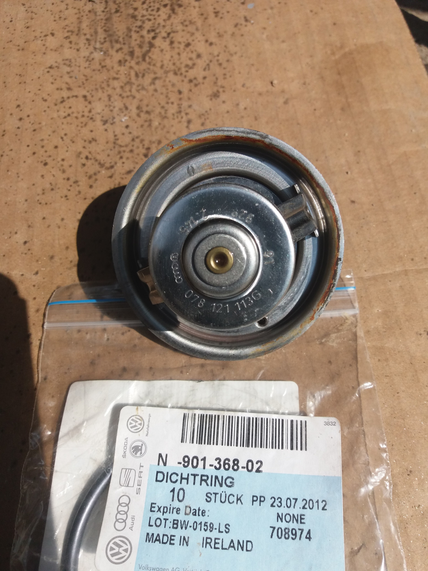 Крышка термостата — Audi A6 (C5), 2,4 л, 2002 года | запчасти | DRIVE2