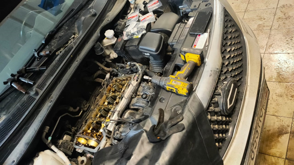 Клапанная крышка, прокладка — KIA Sportage (3G), 2 л, 2015 года ...