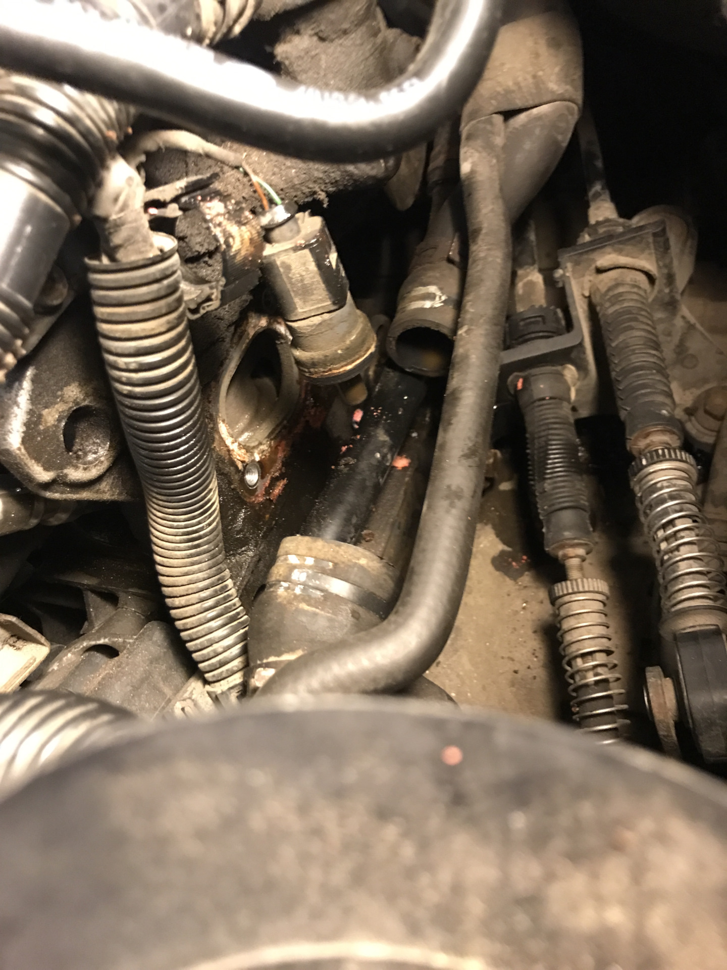 Замена фланца 06A121132AG — Volkswagen Golf Mk5, 1,6 л, 2007 года ...