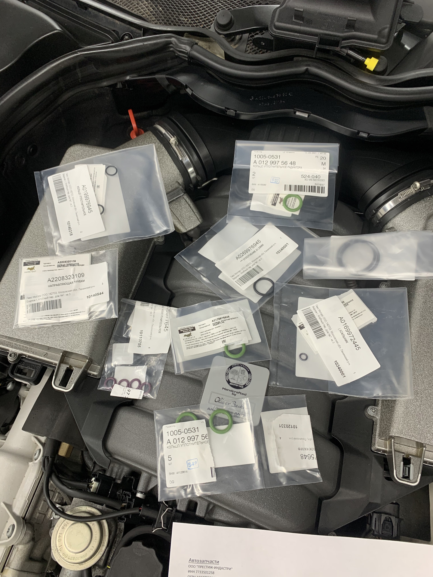 Подготовка к сборке радиаторов — Mercedes-Benz C 63 AMG (W204), 6,3 л ...