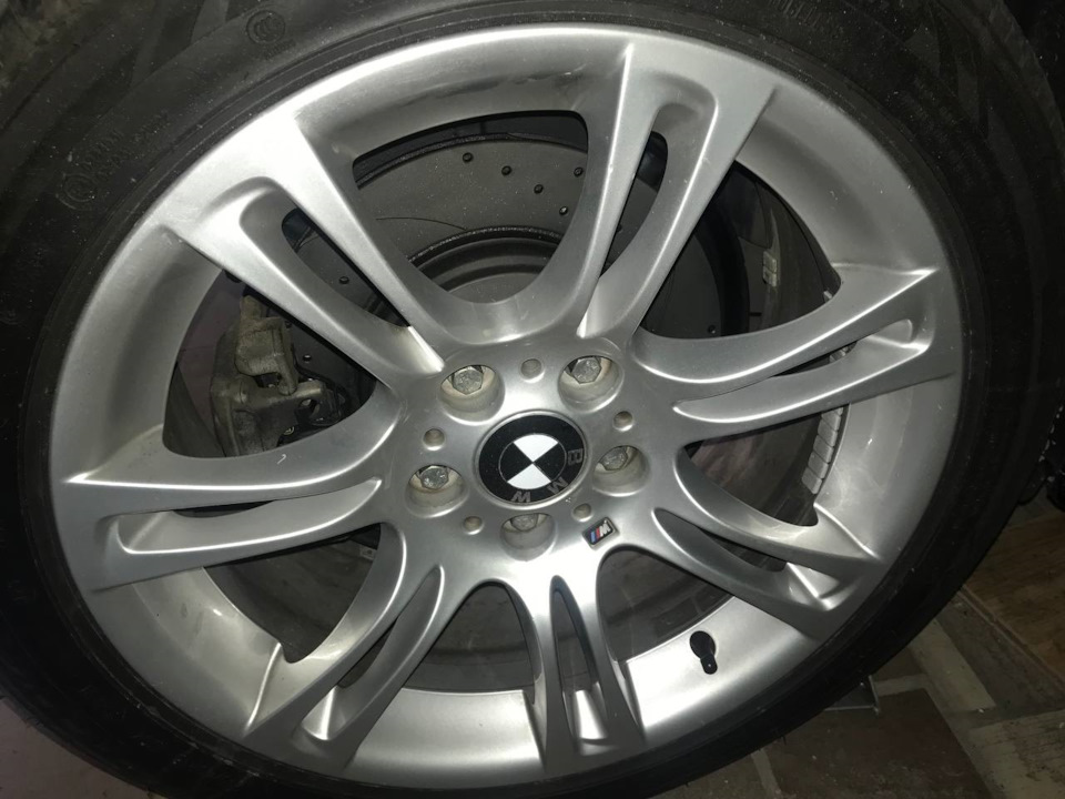 Замена задних тормозных дисков, тормозных колодок, колодок ручника и ...