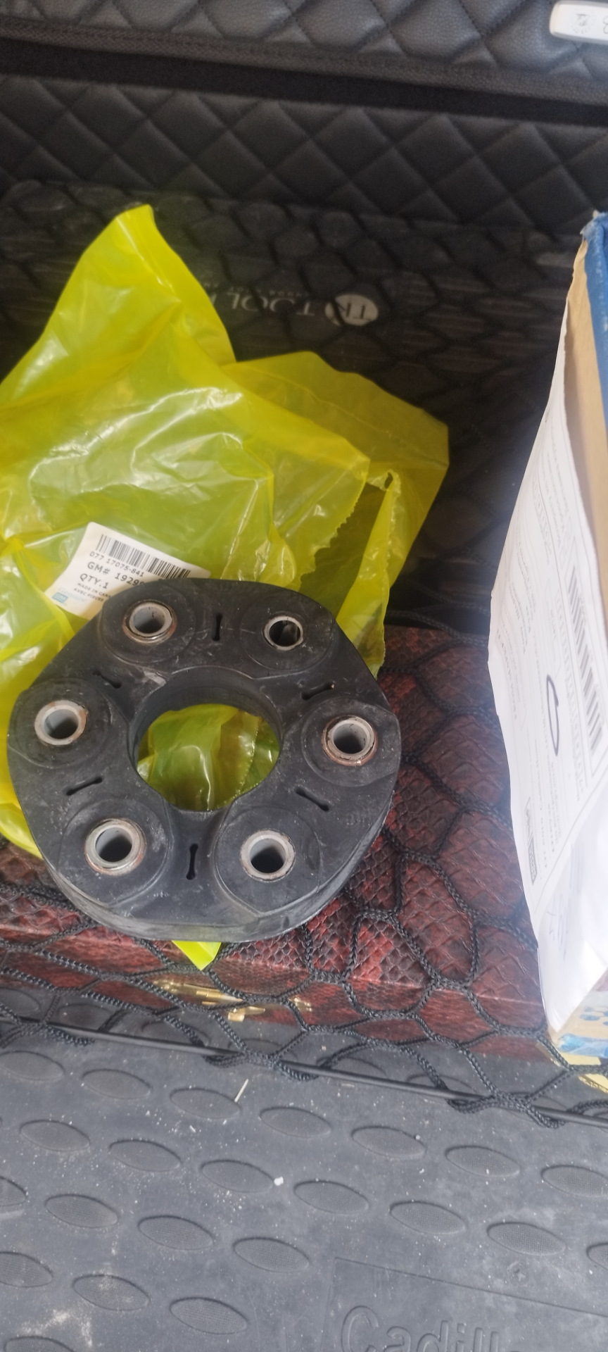 Замена эластичной муфты — Cadillac SRX (1G), 3,6 л, 2008 года ...