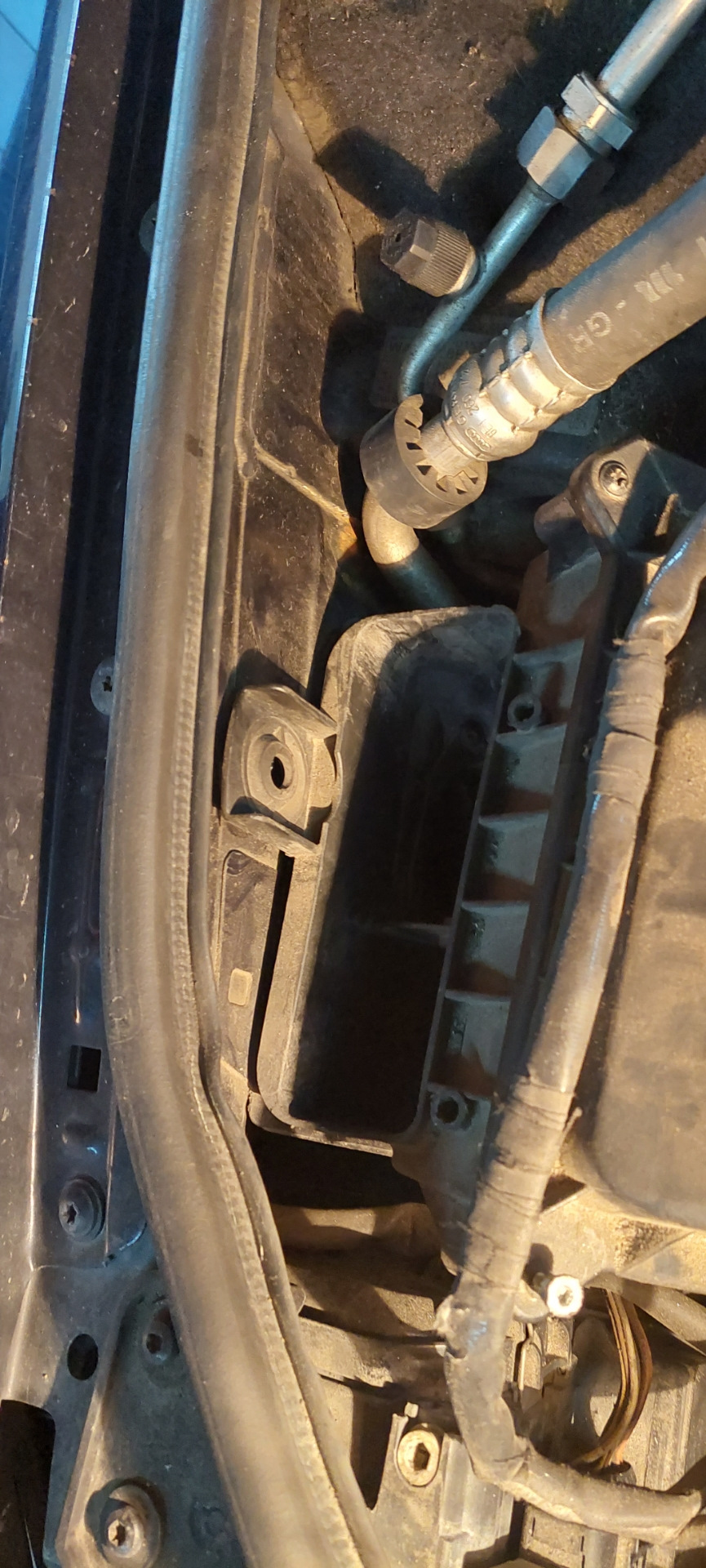 Замена шлангов тормозных задних и ступиц — Audi A4 Avant (B6), 1,9 л ...