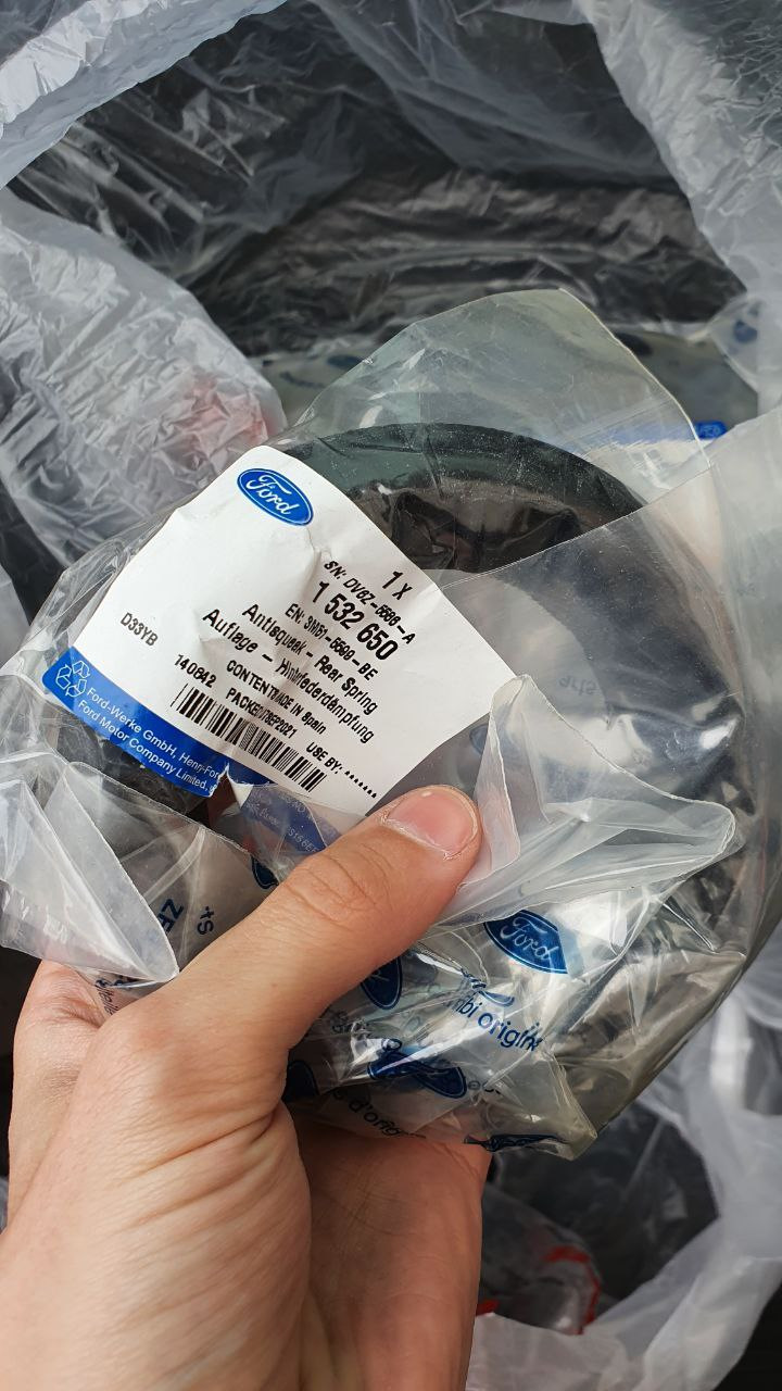 1532650 Проставка задней пружины верхняя / C-Max, Focus-II/III, Kuga 11 ...