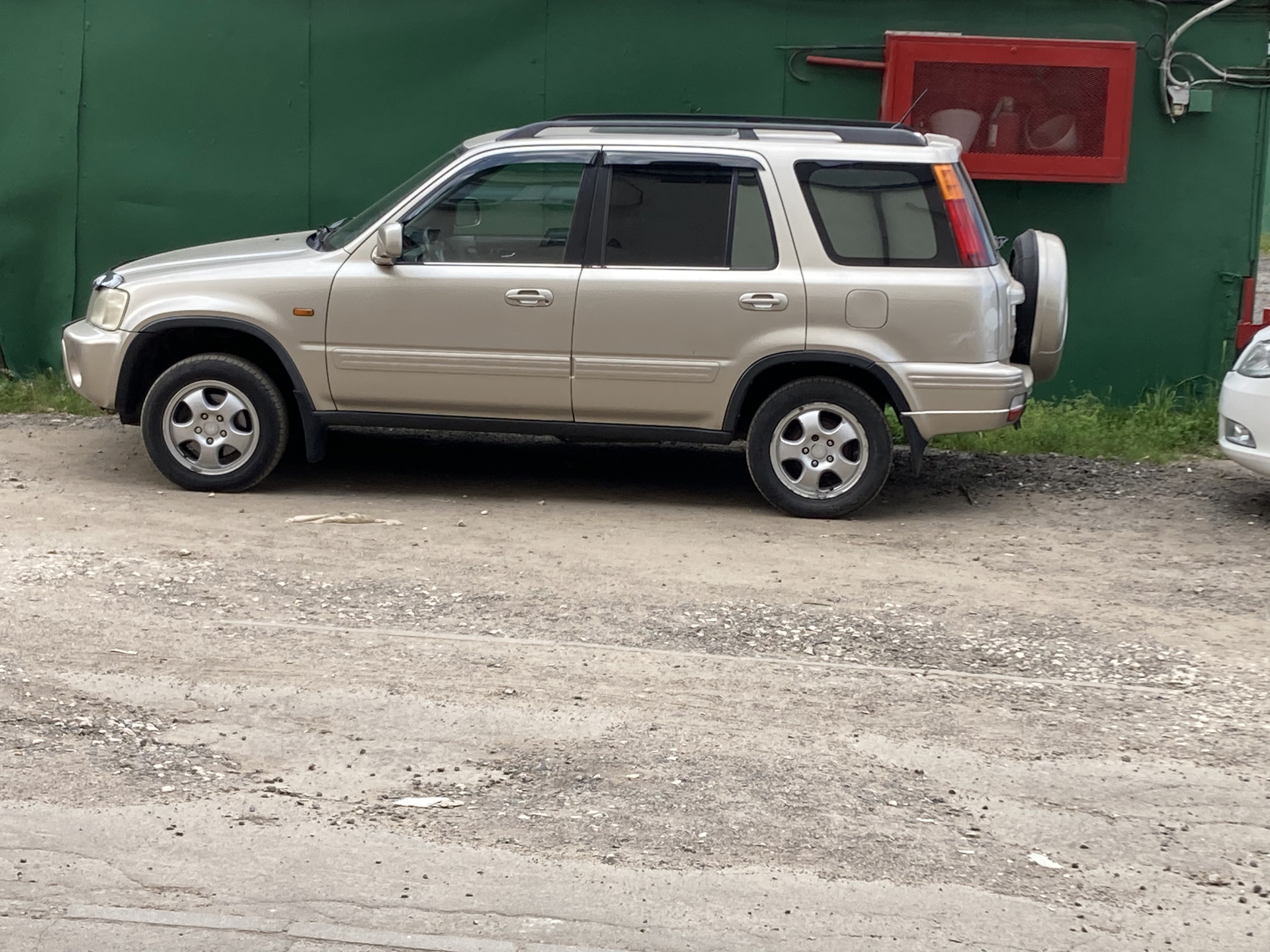 Замена задних стоек в сборе с опорниками и пружинами — Honda CR-V (RD1/RD2), 2 л, 1999 года ...