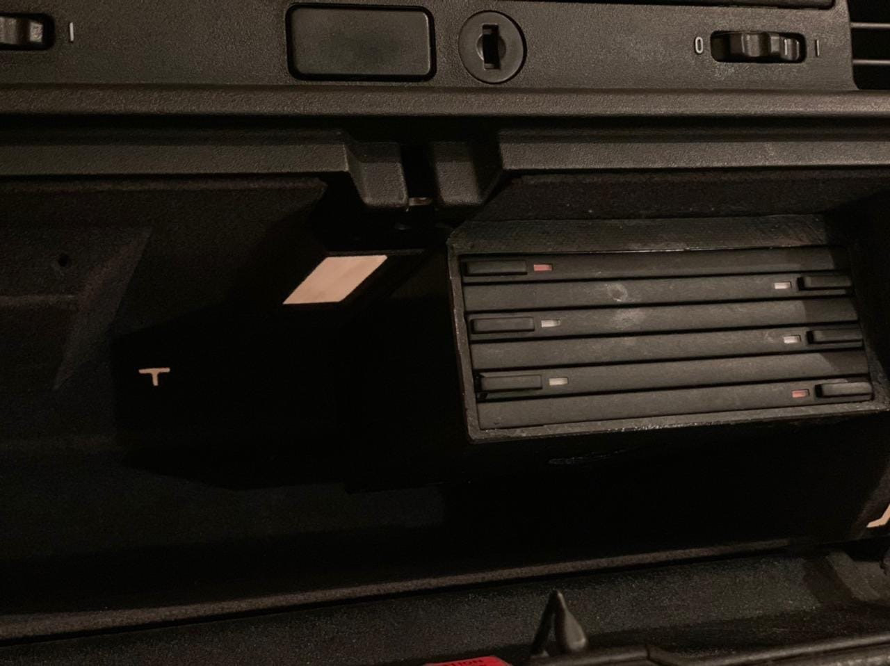 Кронштейн для CD-BOX 3D — BMW 3 series (E36), 1,6 л, 1997 года ...