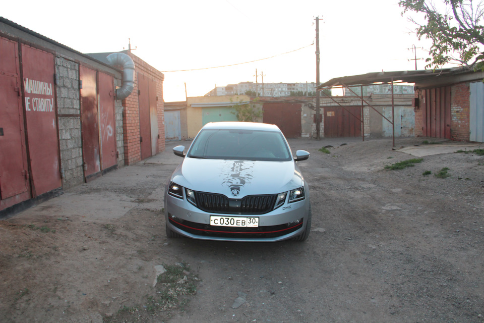 Черная решетка, 2UF vs 2UA — Skoda Octavia A7 Mk3, 1,8 л, 2017 года ...