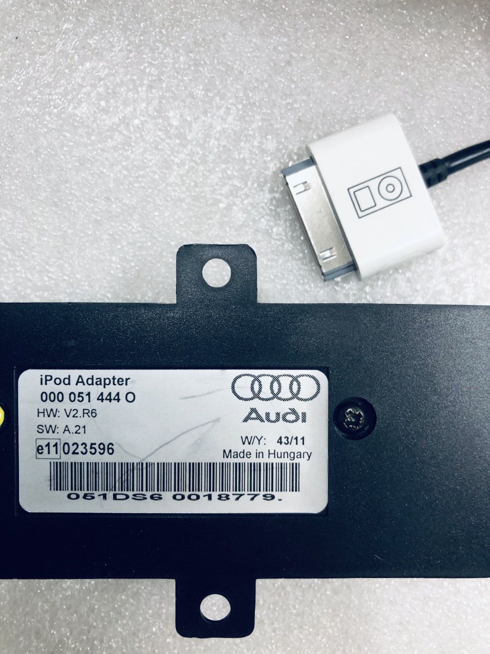 Audi iPod adapter — Audi A4 (B6), 1,8 л, 2002 года | аксессуары | DRIVE2