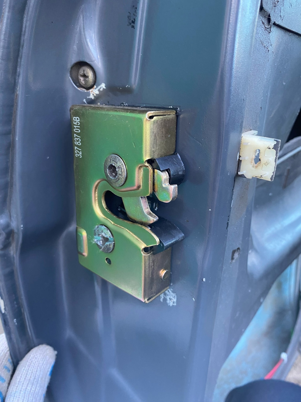 Замена дверного механизма на новый. (Не захлопывается дверь ...