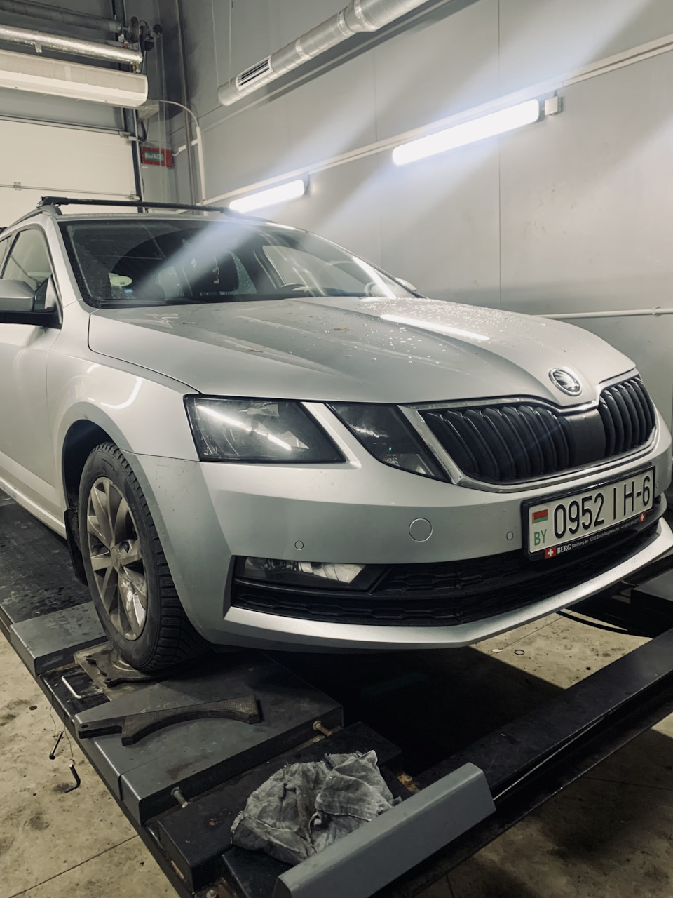 41. Замена задних сайлентблоков передних рычагов (182600 км) — Skoda Octavia Combi A7 Mk3, 1,6 л ...