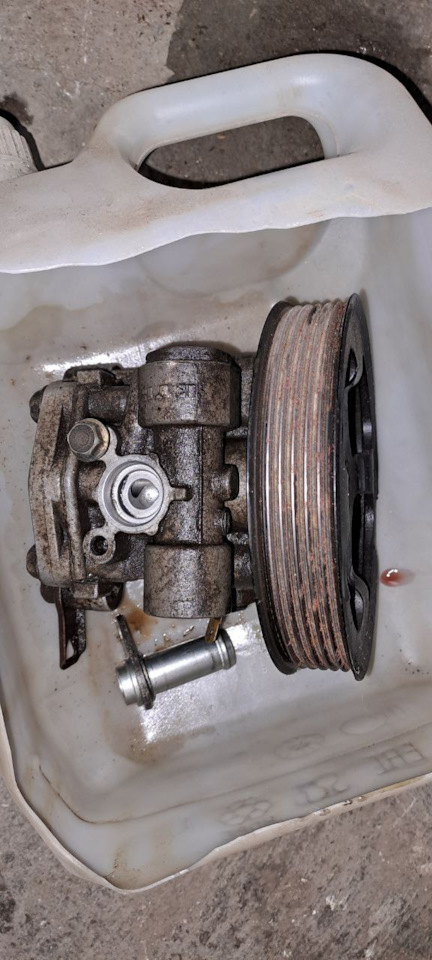 MN100472 НАСОС ГУР AIRTREK CU5W (01-05), OUTLANDER CU5W (03-08 ...