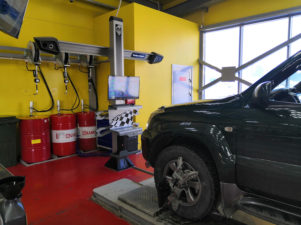 Замена нижних передних рычагов, передних и задних втулок стабилизаторов ...