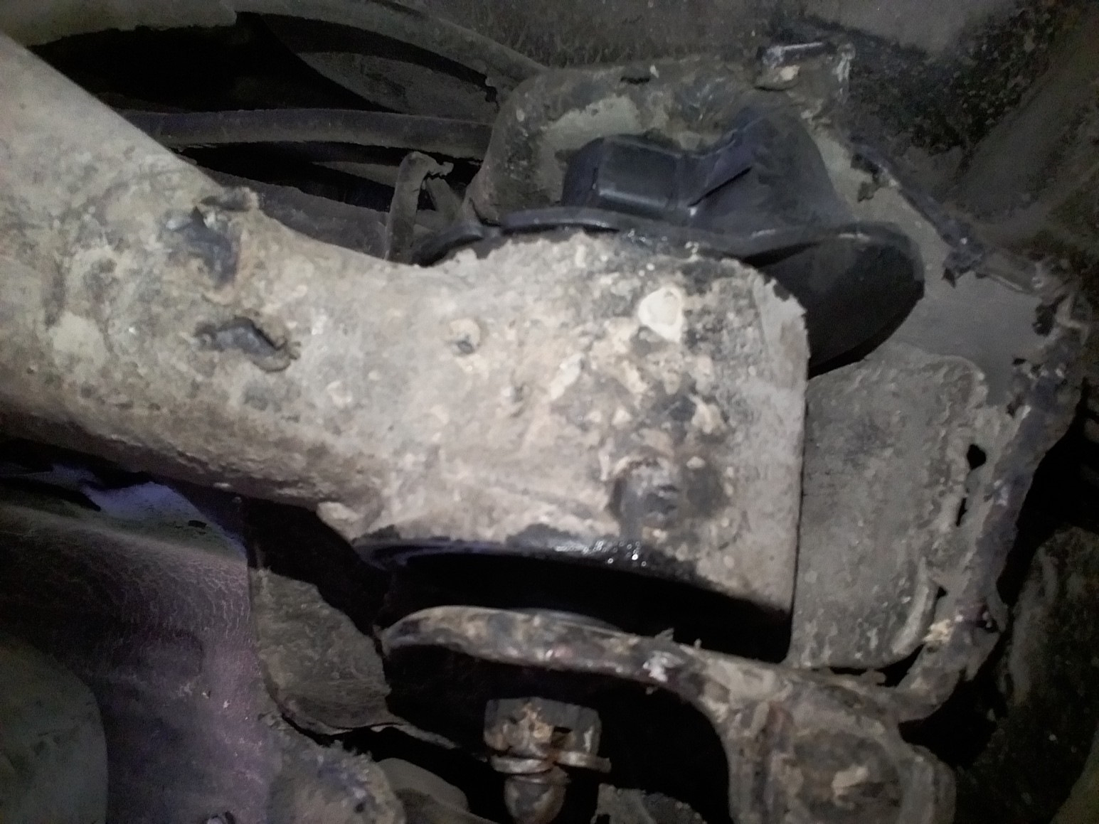 Замена сайлент блоков задней балки — Geely Emgrand EC7 FE-1, 1,8 л ...