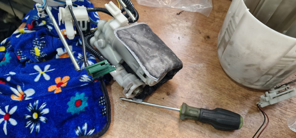 Замена топливного фильтра — Lexus RX (4G), 2 л, 2015 года | визит на ...