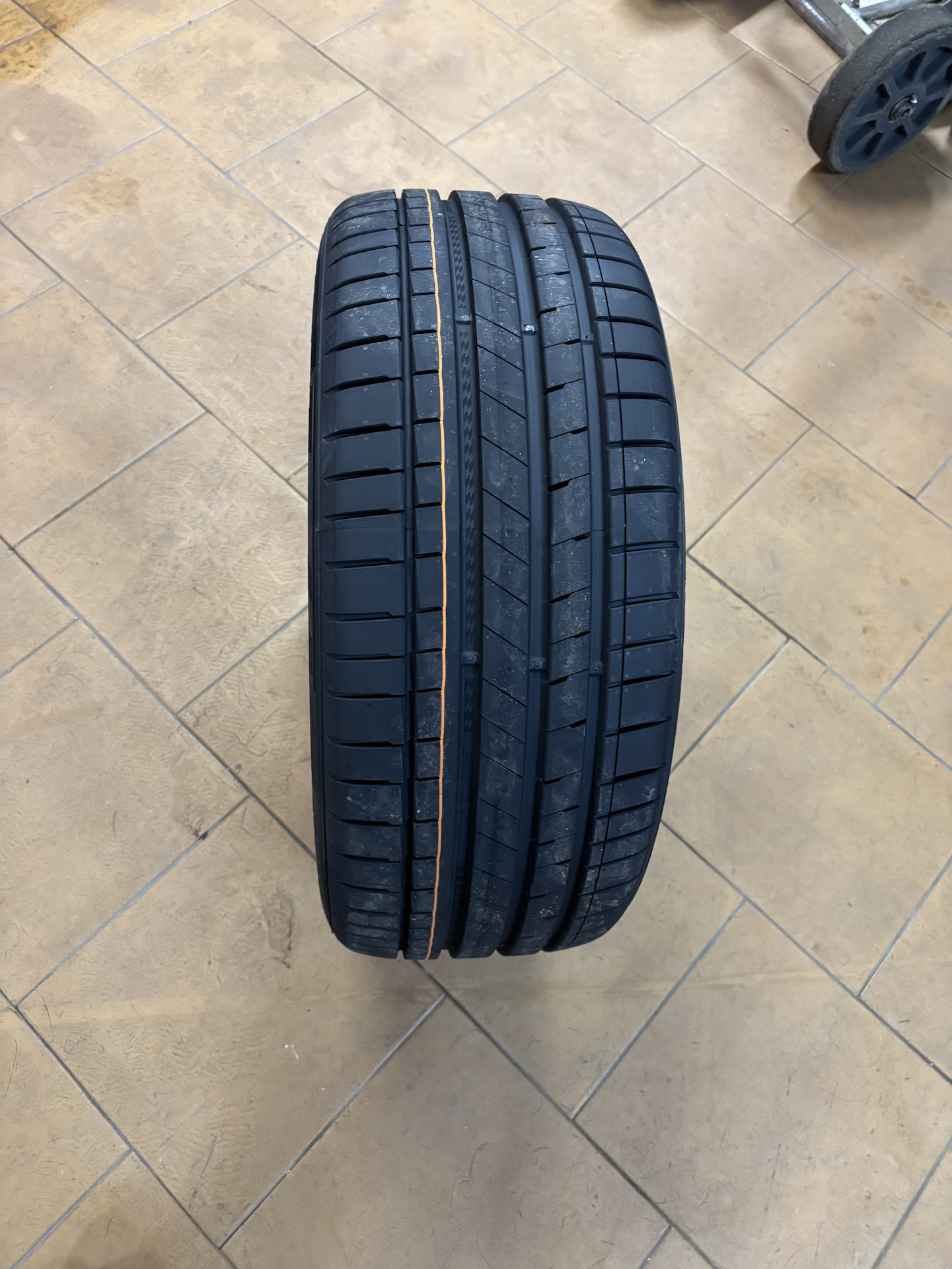 Новая резина на лето Kumho ecsta sport ps72 — Volvo S60 (1G), 2,5 л ...
