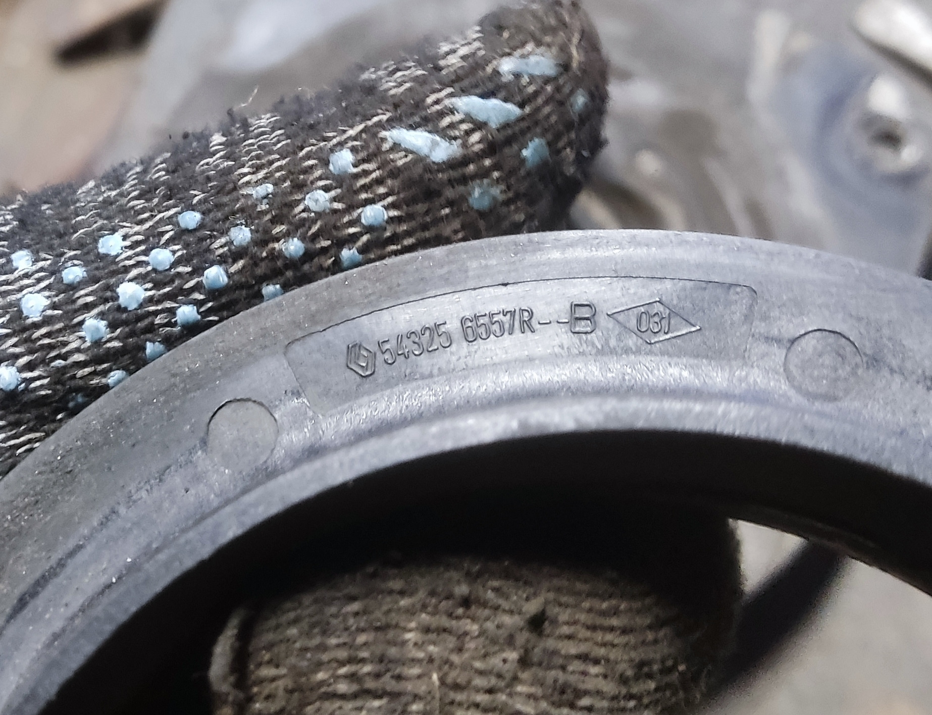 Замена переднего аммортизатора — Renault Megane III, 1,5 л, 2014 года ...