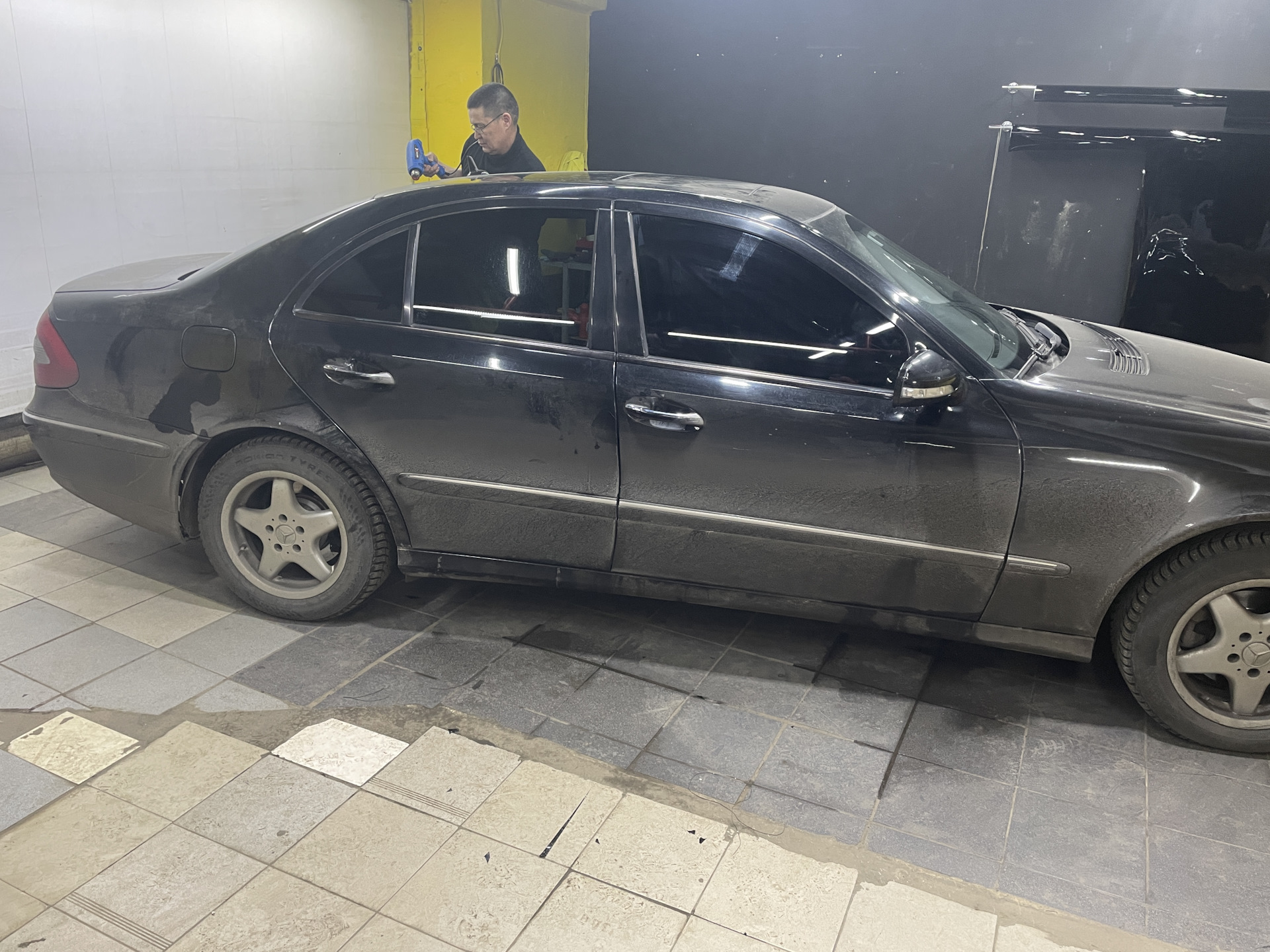 Тонировка — Mercedes-Benz E-Class (W211), 2,2 л, 2006 года | просто так | DRIVE2