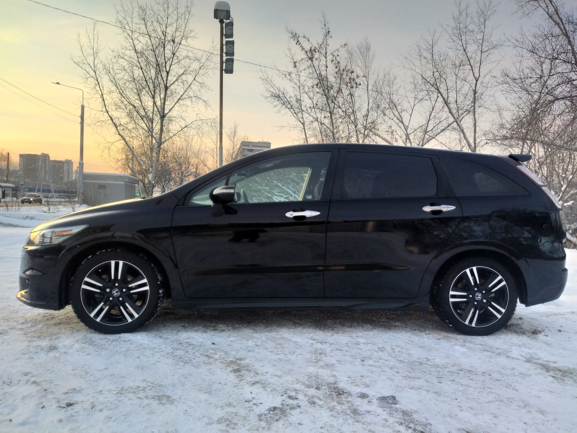 Просто фото. Или создадим "новый тренд"?) — Honda Stream (RN6-9), 1,8 л ...