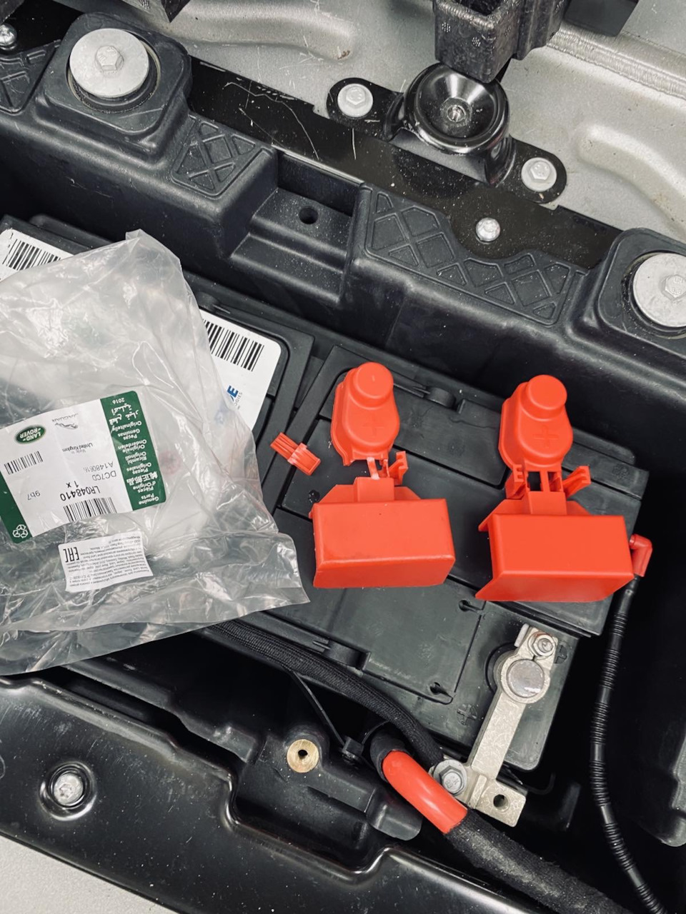 Замена дополнительного (второго) аккумулятора LR033178 Range Rover l ...