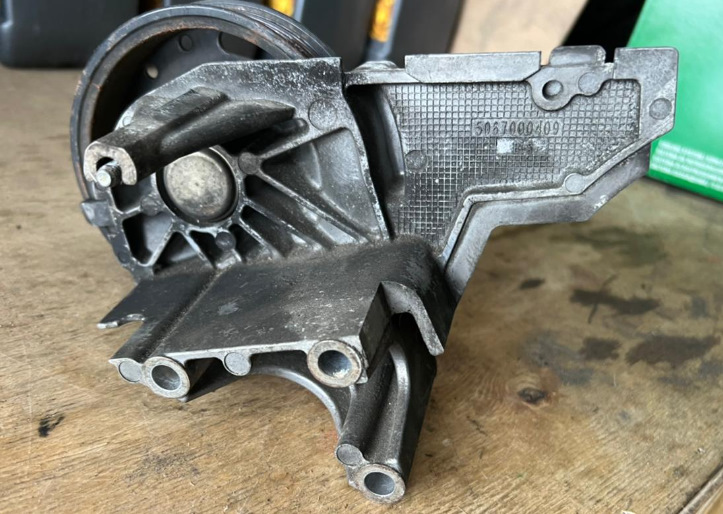 078121235G Кронштейн для Visco-муфты VAG | Запчасти на DRIVE2