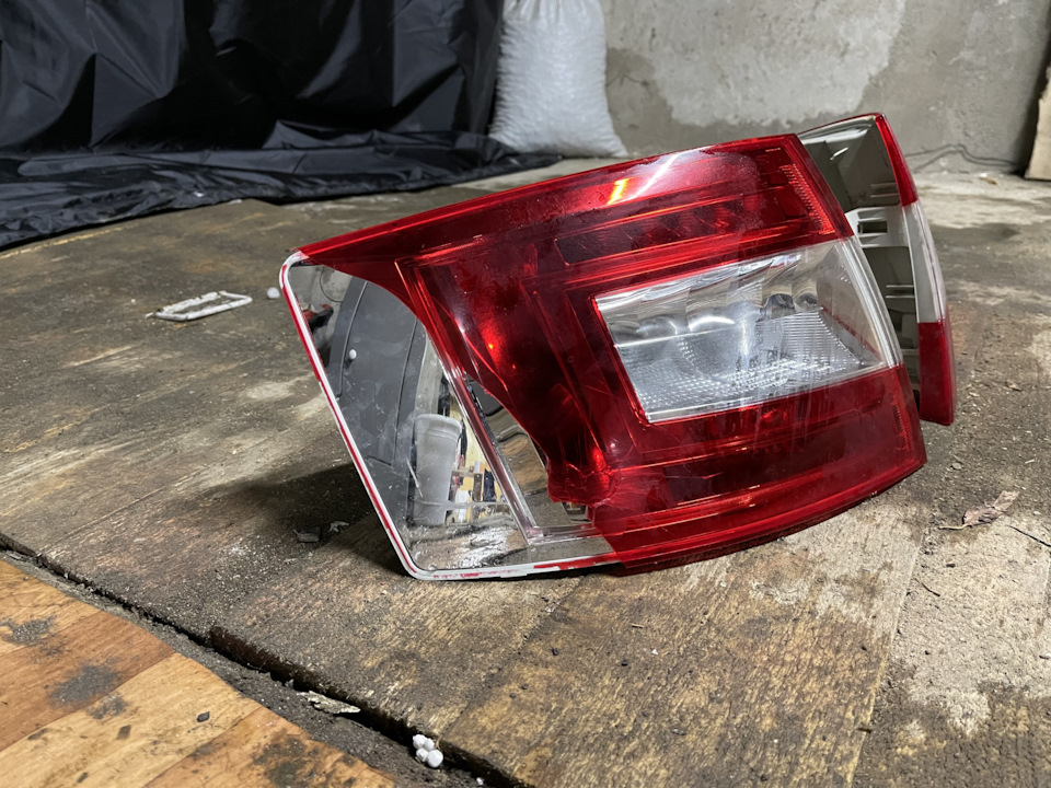 5E5945111A Фонарь задний левый / SKODA Octavia (Седан) 13~ VAG ...