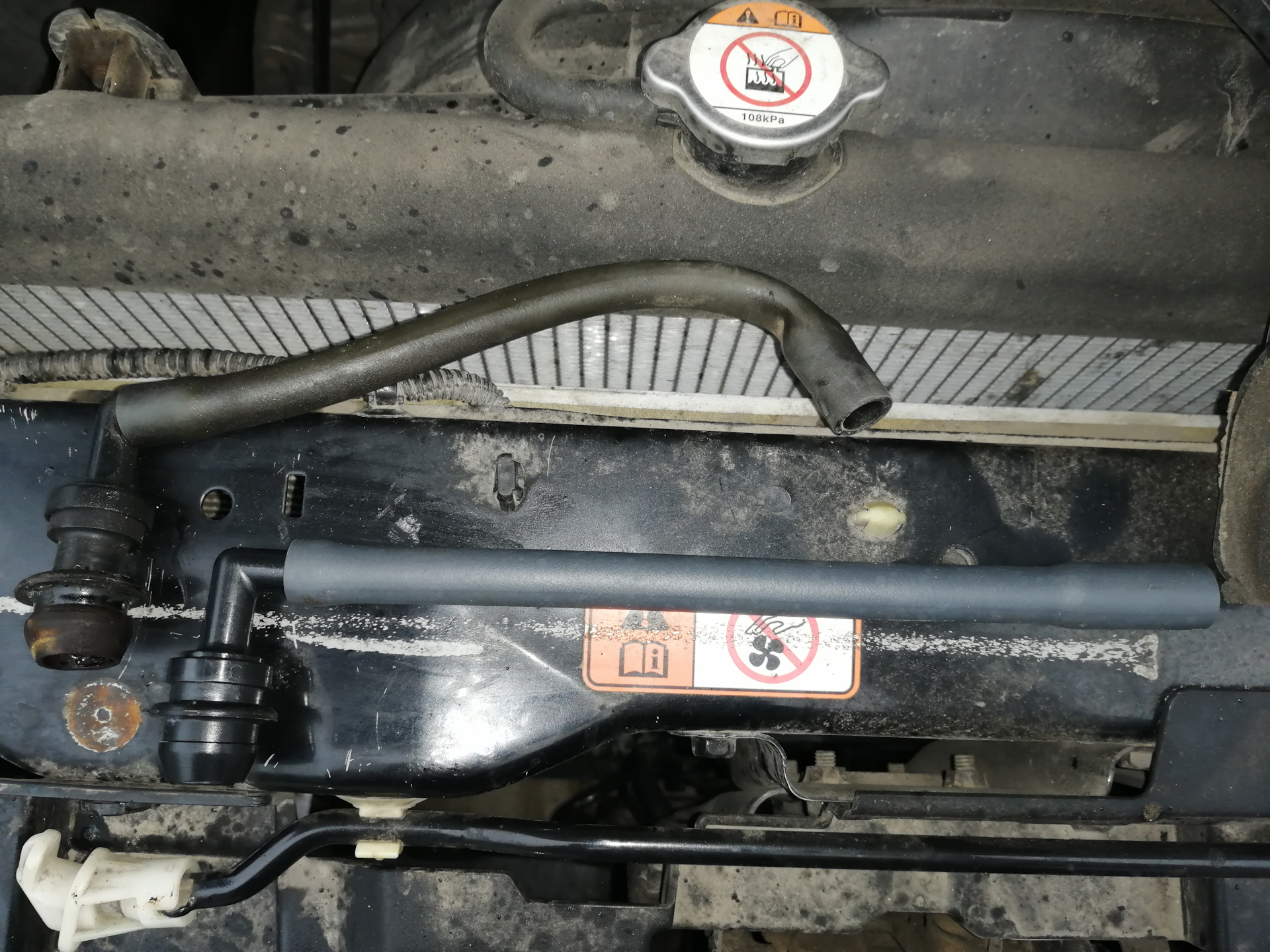 PCV клапан замена — Mitsubishi Pajero (4G), 3 л, 2013 года | своими ...