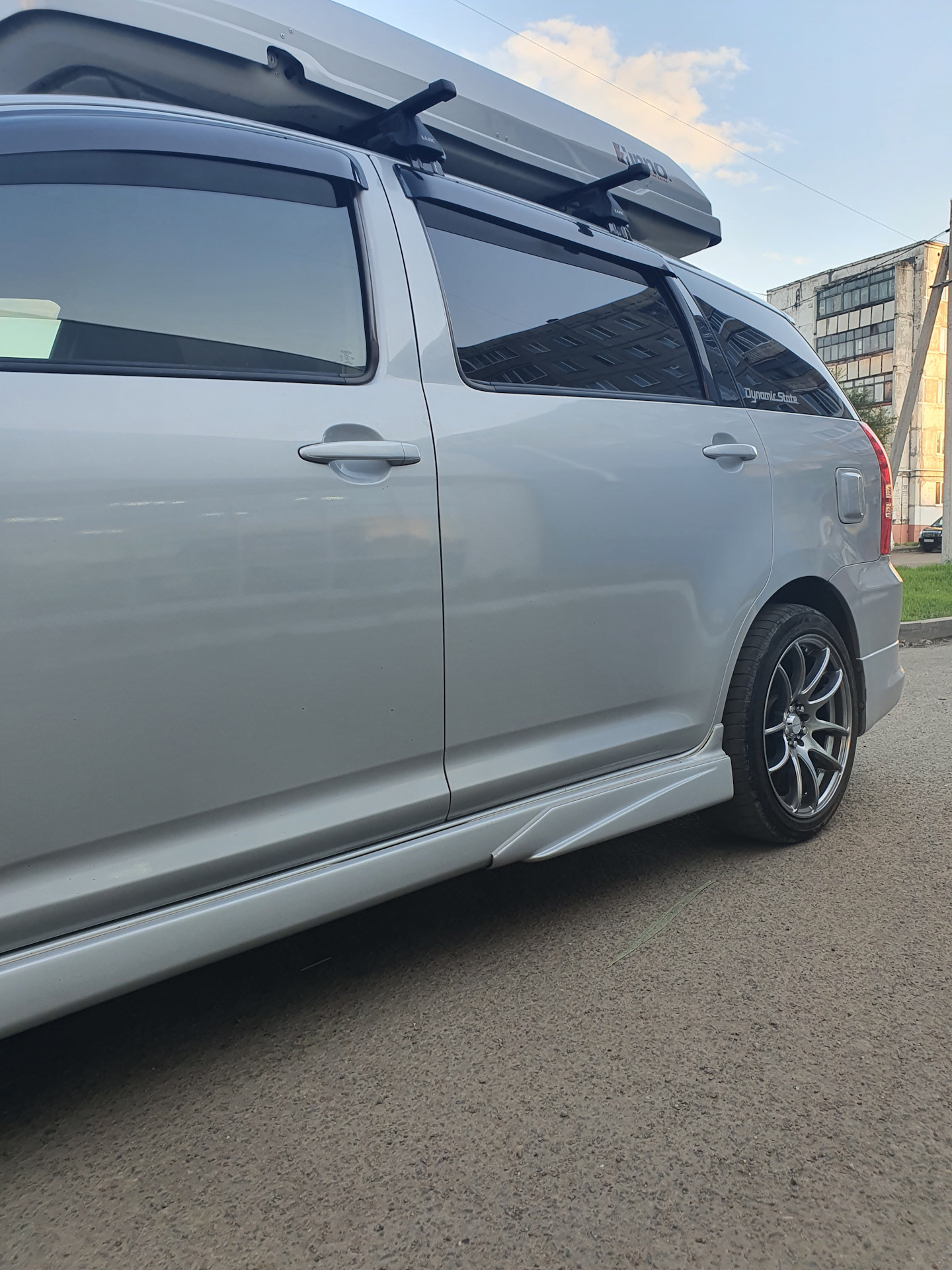 Накладки на пороги — Toyota Wish (AE10), 1,8 л, 2003 года | стайлинг ...