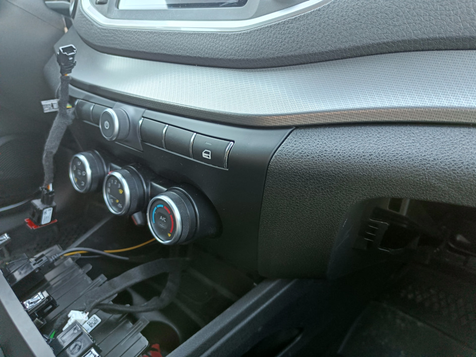 Установка проводки для подсветки USB и ниши для ключей — Lada Vesta (NG ...