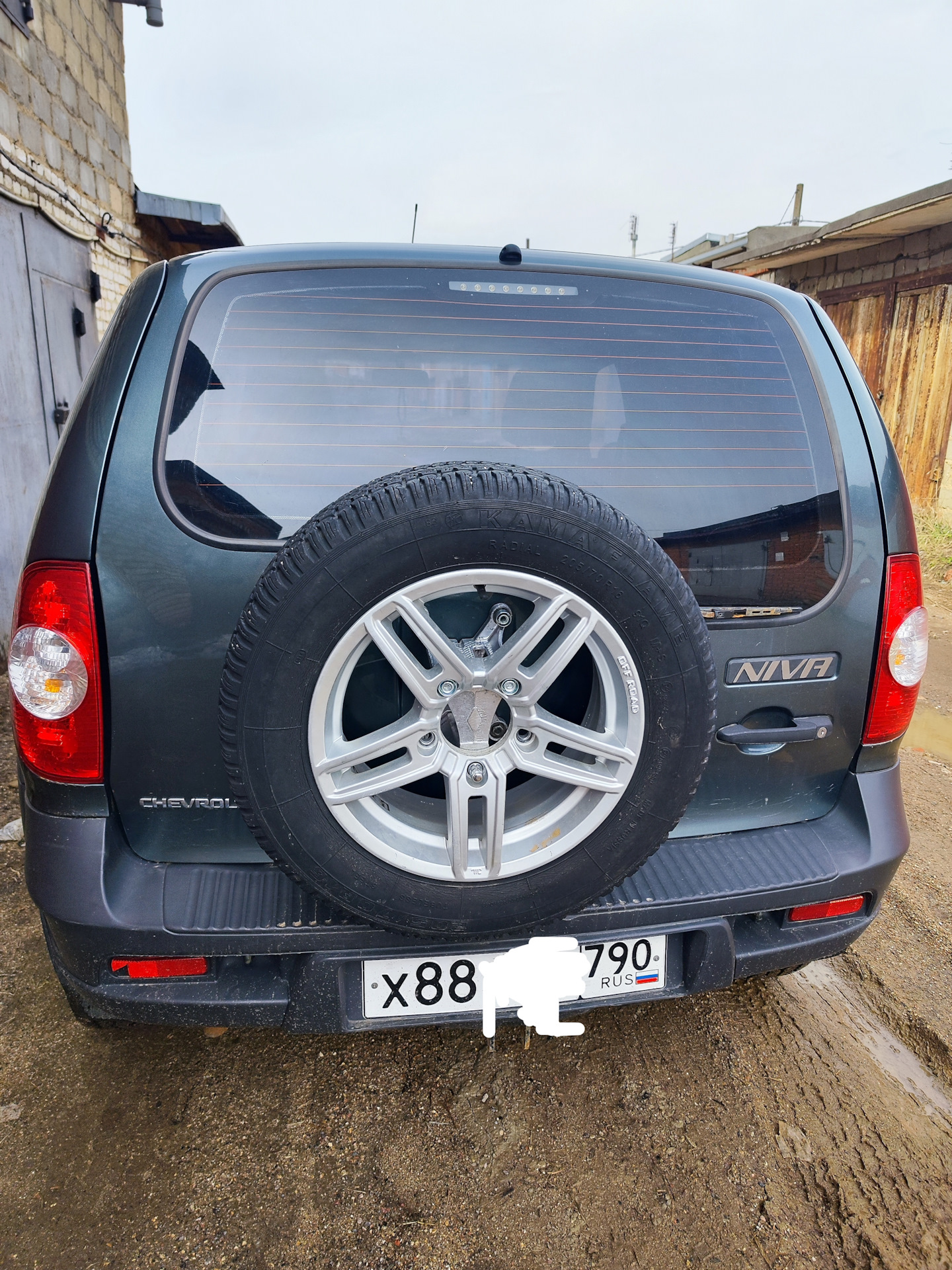 Колпак на запаску — Chevrolet Niva GLX, 1,7 л, 2014 года | шины | DRIVE2
