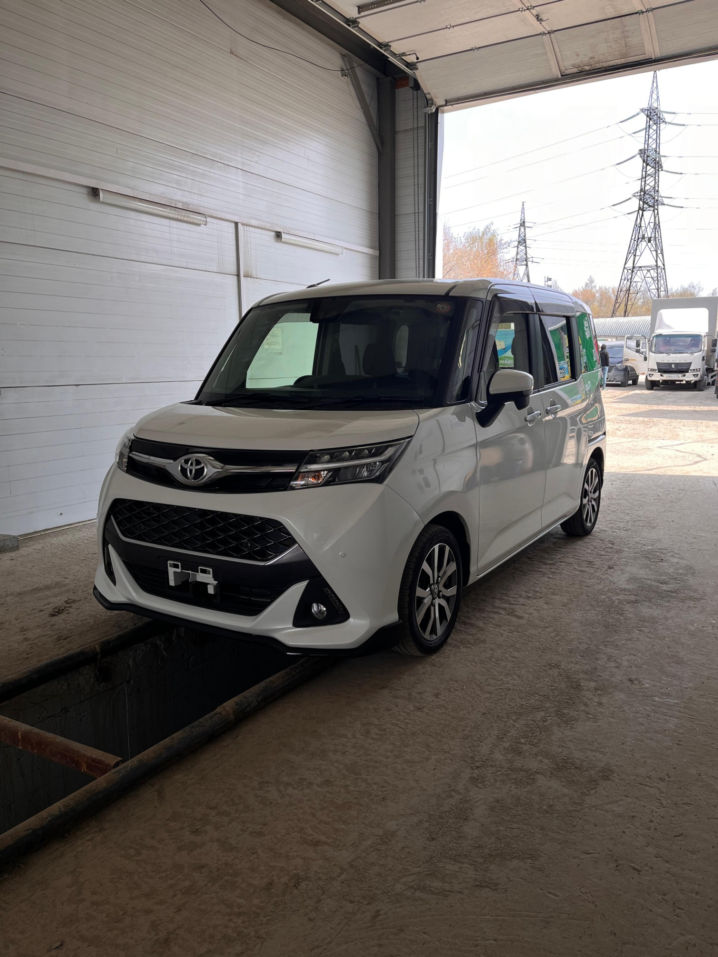 Прохождение технического осмотра перед регистрацией. — Toyota Tank, 1 л ...