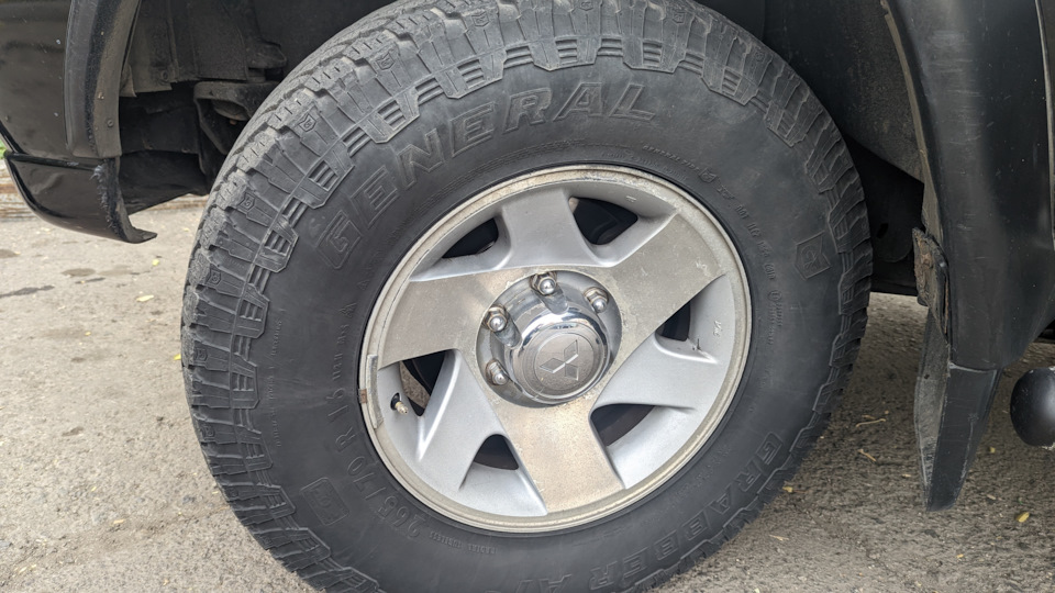 Переобувка колес и замена панорамы — Mitsubishi Montero Sport (1G), 3 л ...