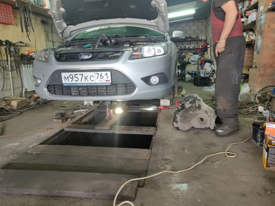 Замена комплекта сцепления и маховика — Ford Focus Wagon II, 1,8 л ...