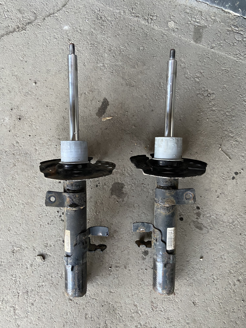 Замена передних амортизаторов и колодок — Ford Kuga (2G), 2,5 л, 2015 ...