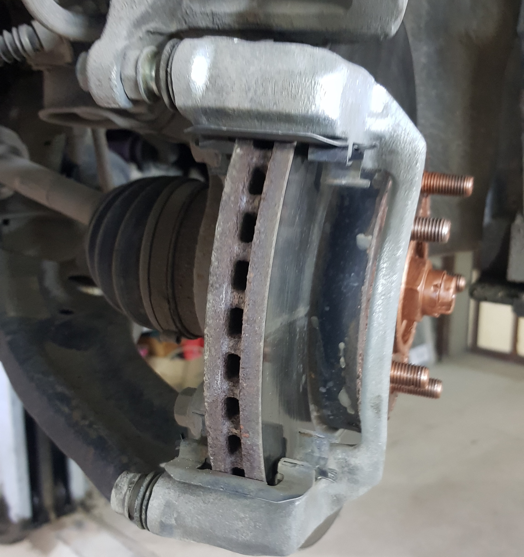 Замена тормозных колодок (первая) — KIA Cerato (3G), 2 л, 2018 года ...