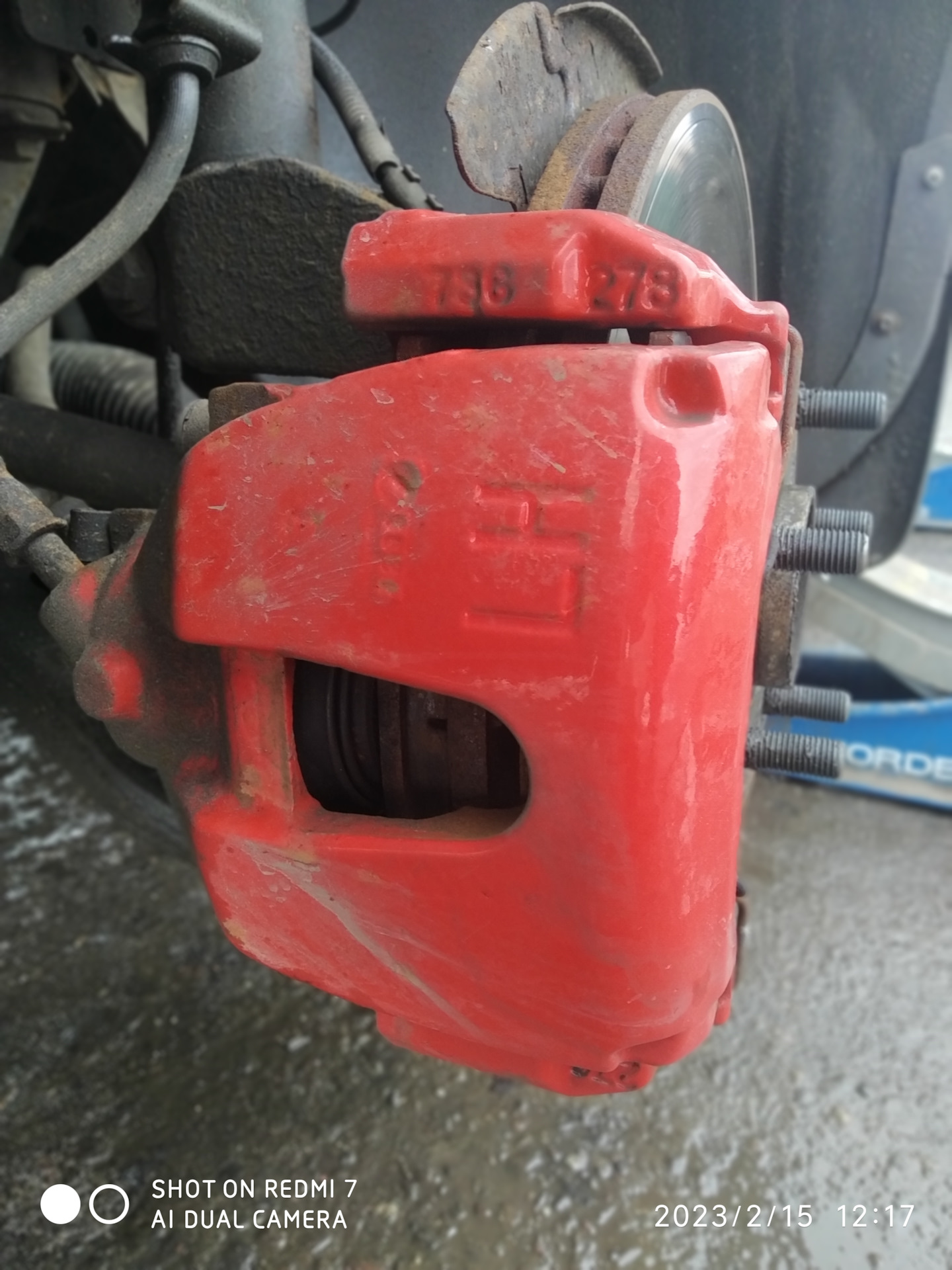Покраска суппортов (поршок+лак). — Volvo S40 (2G), 1,6 л, 2007 года ...