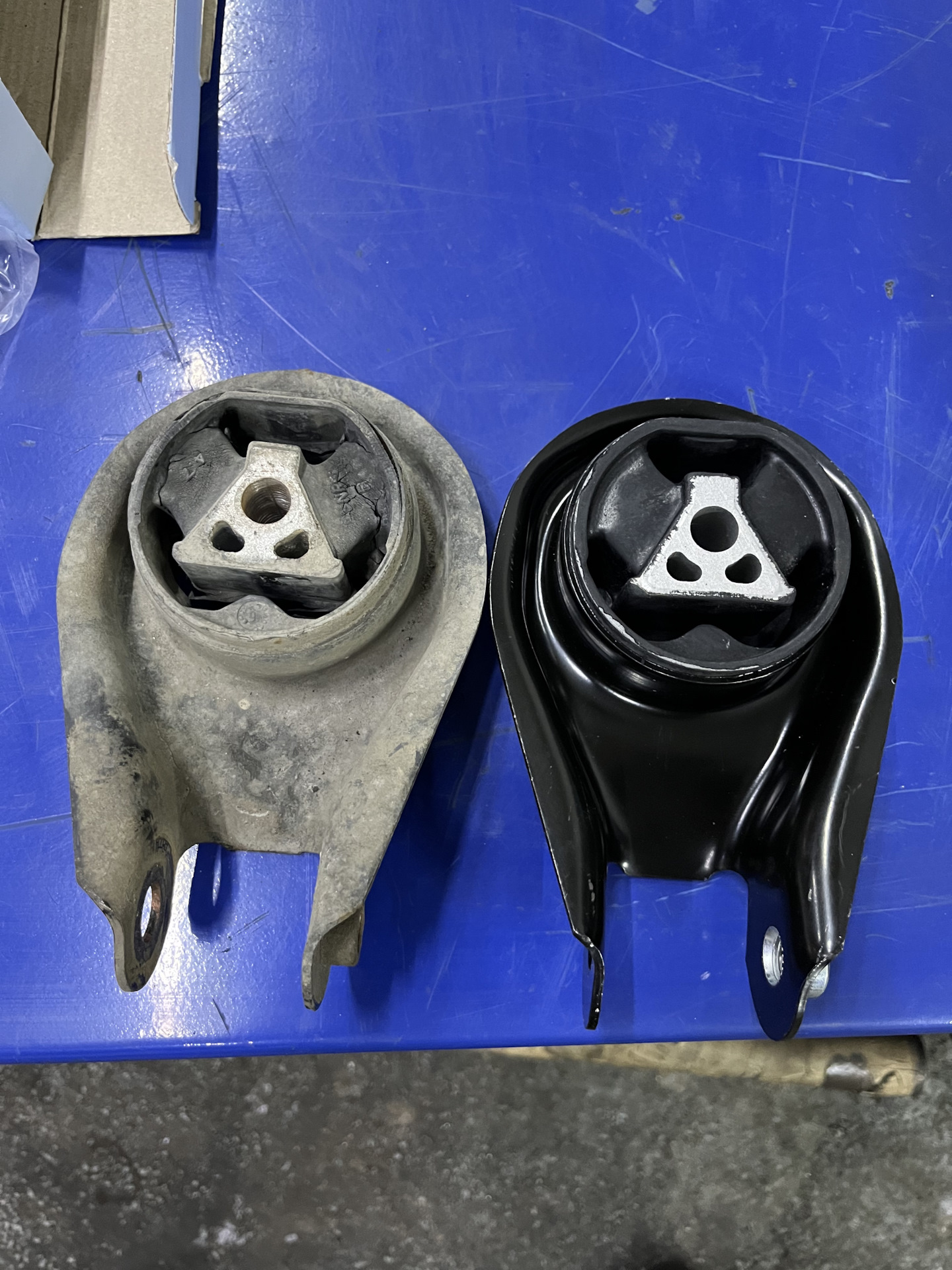 Замена стоек стабилизатора и опоры нижней опоры кпп — Ford Focus ...