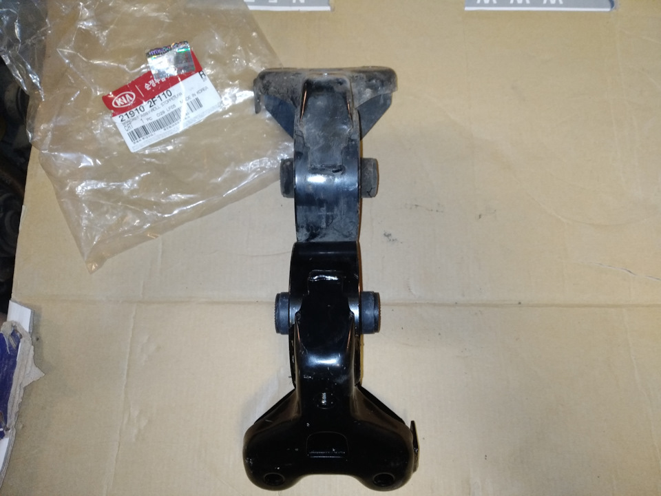 Предняя подушка двигателя, втулки переднего стабилизатора и передние ...